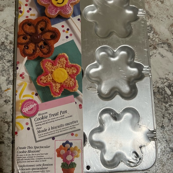 Wilton | Kitchen | Vintage 999 Wilton Treat On A Stick Cookie ...